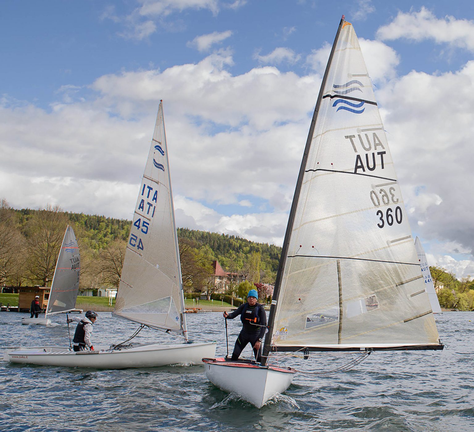 Finn-Dinghis kämpfen zum Saisonauftakt um den Landesmeister und Alpe ...